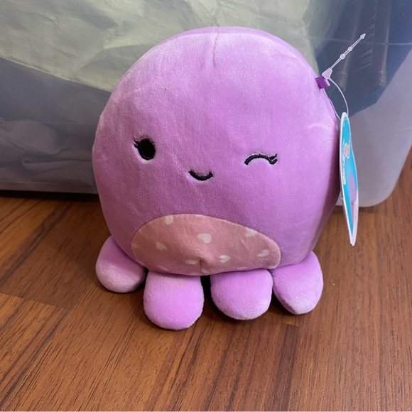 Squishmallows | Toys | Squishmallows Violet The Octopus Winking Heart ...